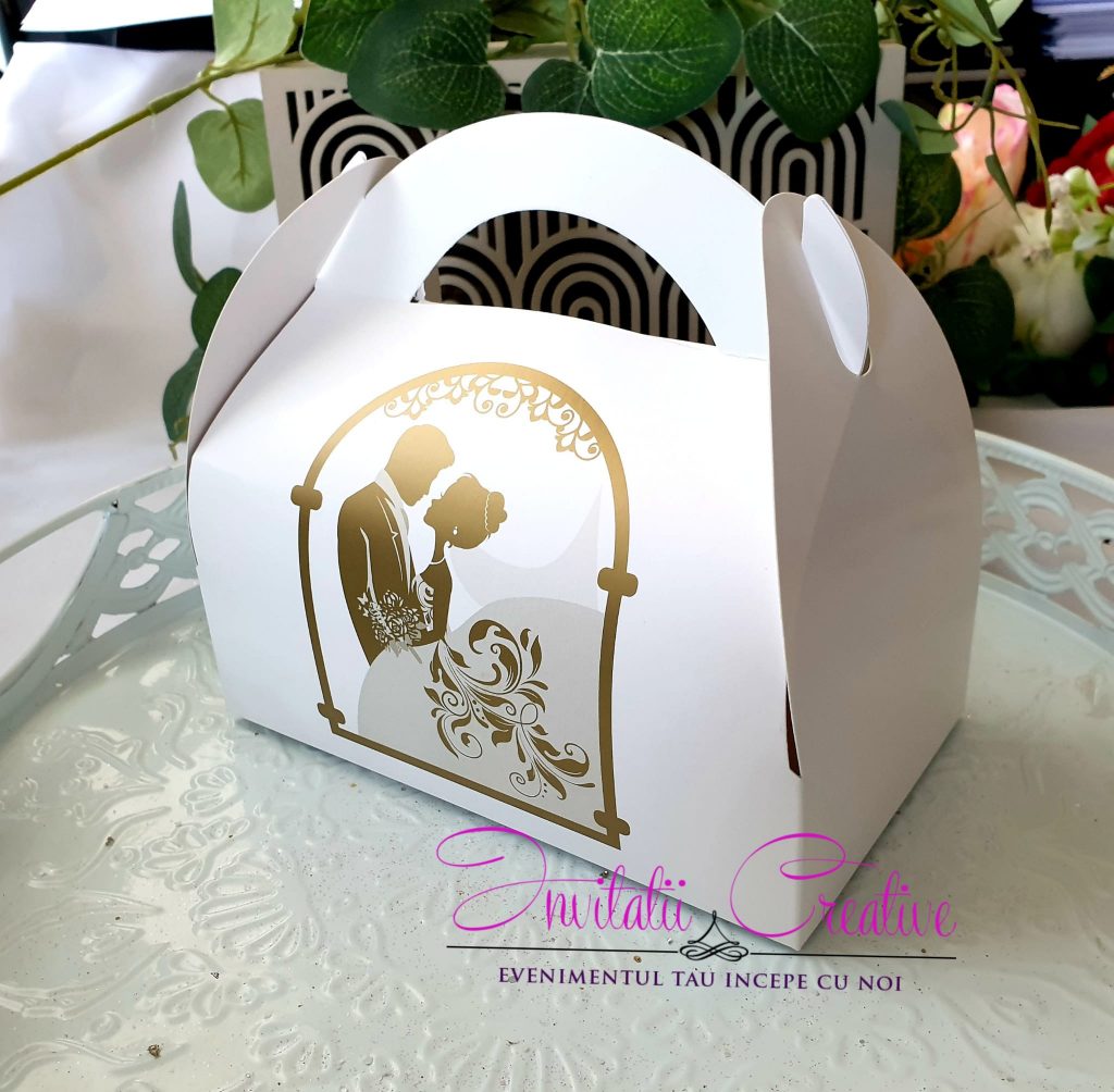 Cutie Prajituri Nunta cu Design Auriu Mire si Mireasa