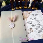 Invitatie de Nunta cu Flori Pastel si Miri si Sigiliu - Invitatii Creative
