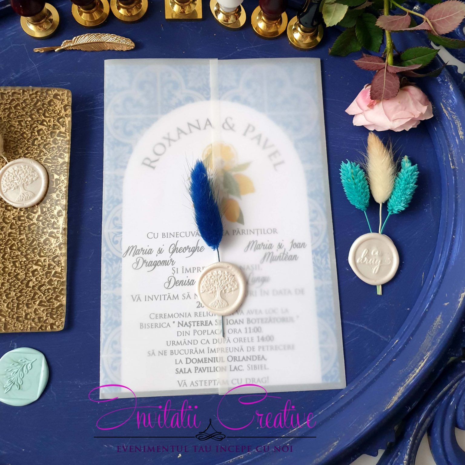 Invitatie de Nunta Eleganta Greceasca cu Lamai si Fundal Albastru