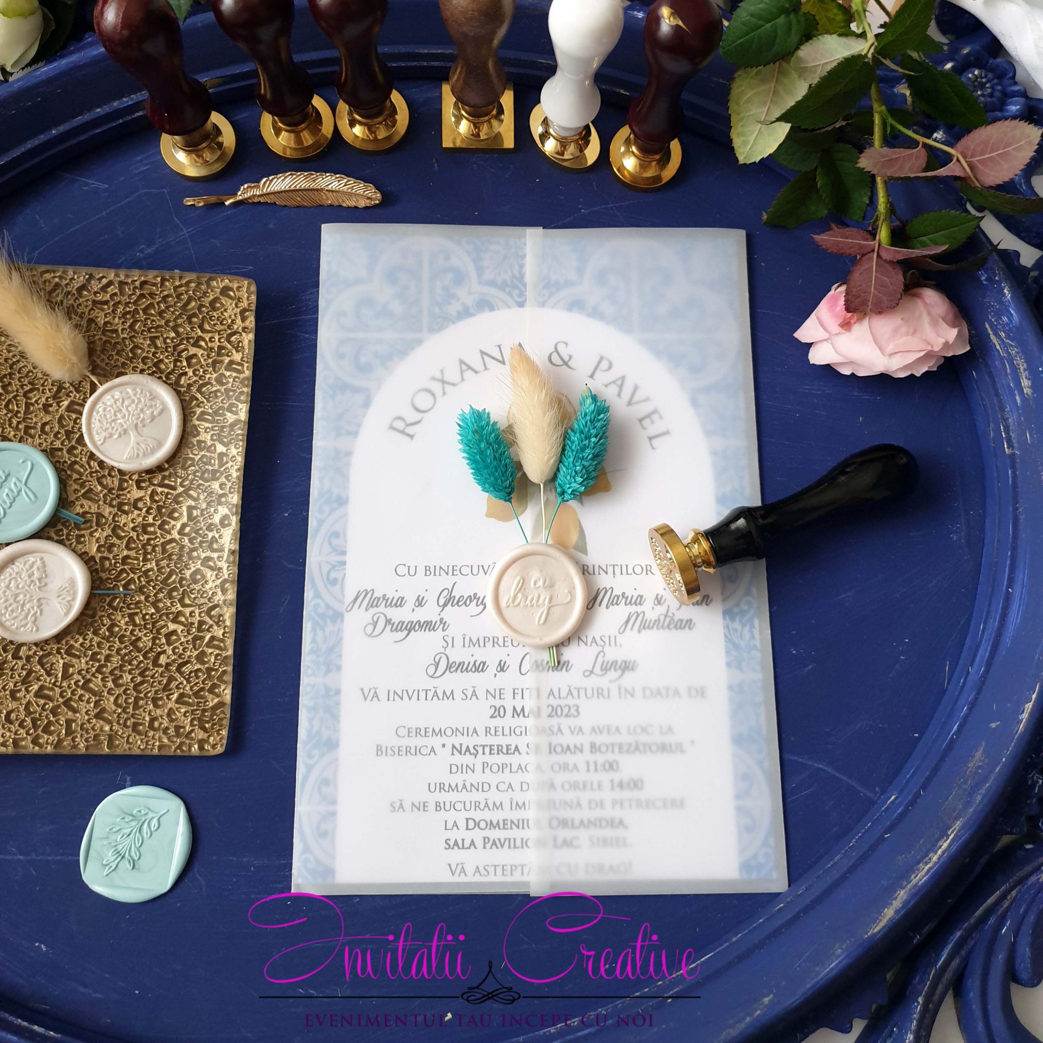 Invitatie de Nunta Eleganta Greceasca cu Lamai si Fundal Albastru