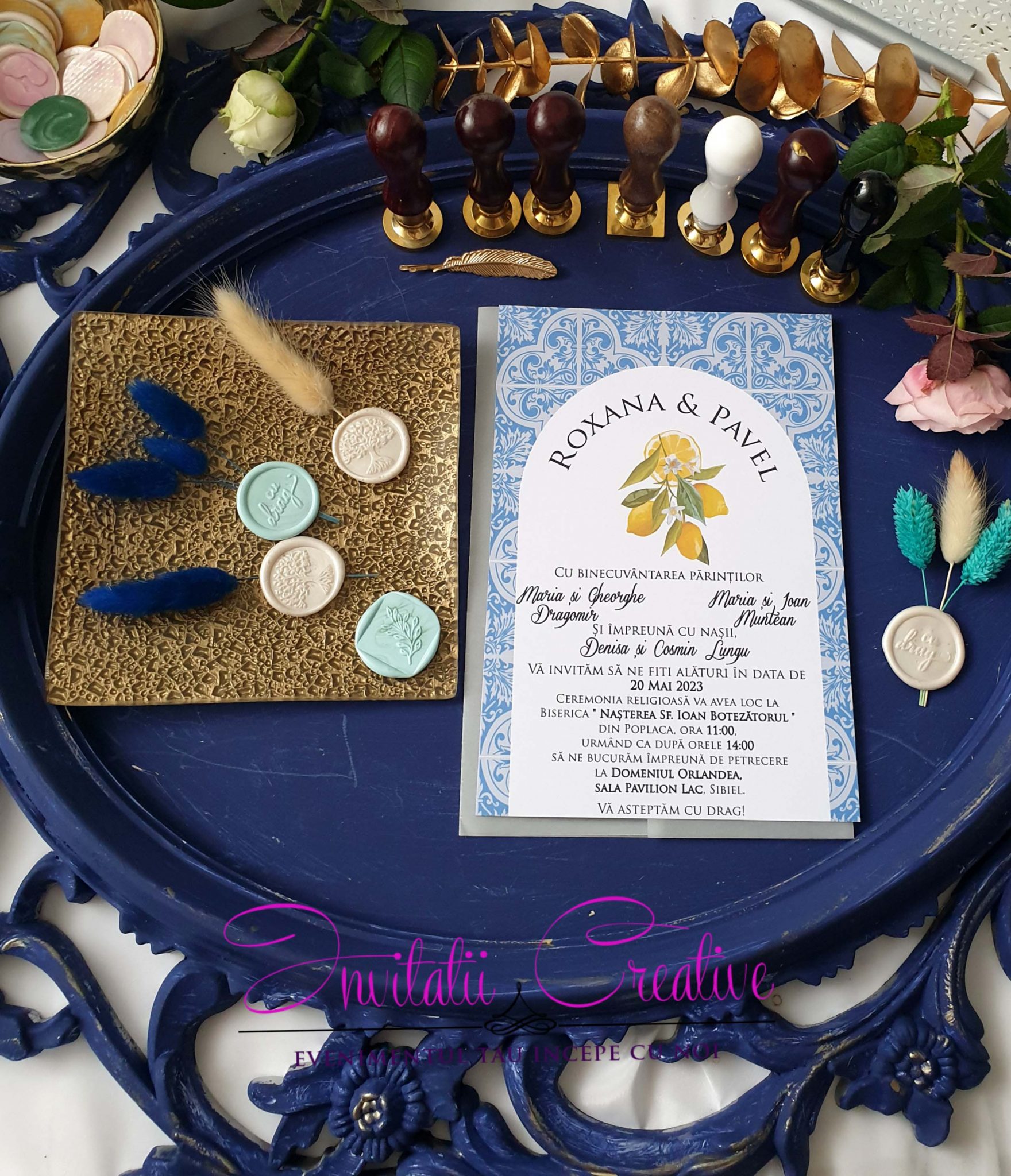 Invitatie de Nunta Eleganta Greceasca cu Lamai si Fundal Albastru